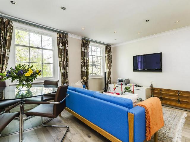 Brompton Square Knightsbridge SW3 1 bed flat to rent £3,033 pcm £700 pw