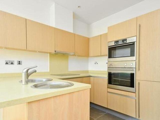 Bromyard Avenue, Ealing, 2 Bedroom Flat