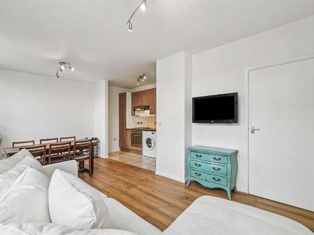 Bromyard Avenue, London W3, 1 bed flat to rent, £1,750 pcm | PrimeLocation