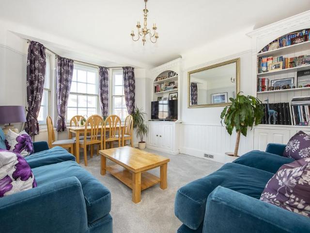 Bromyard Avenue London W3 1 bed flat to rent £2,496 pcm £576 pw