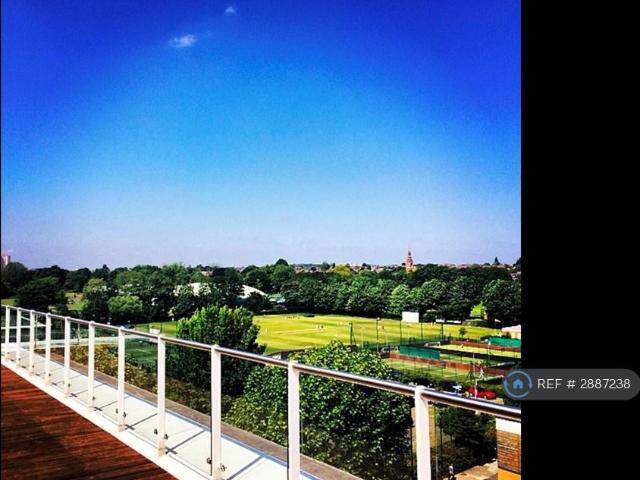 Bromyard Avenue, London, W3 1 bed penthouse to rent £2,150 pcm £496 pw