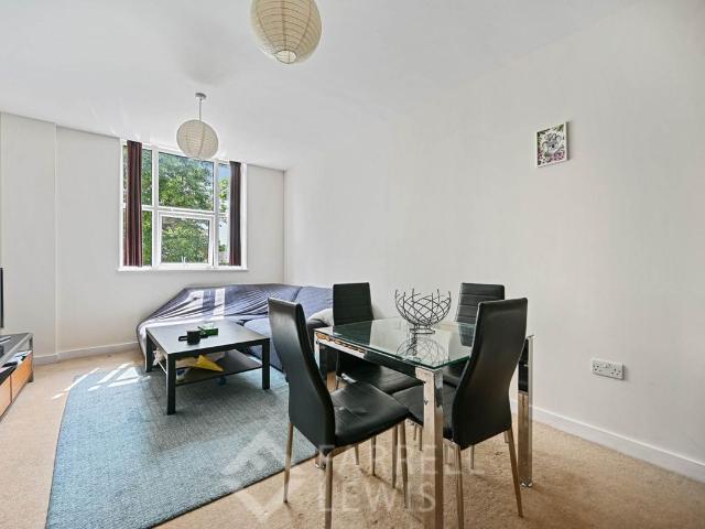 Bromyard Avenue, London W3, 3 bed flat to rent, £2,850 pcm | PrimeLocation
