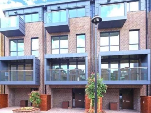 Bromyard Avenue, London, W3 7FE, United Kingdom | 4 bed townhouse for rent #119951318 | Rentberry