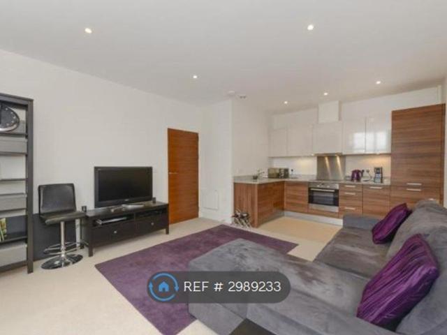 Bromyard House, Acton W3, 1 bed flat to rent, £1,950 pcm | PrimeLocation