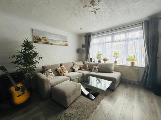 Bromycroft Road, Slough SL2, 3 bed property to rent, £2,000 pcm | PrimeLocation