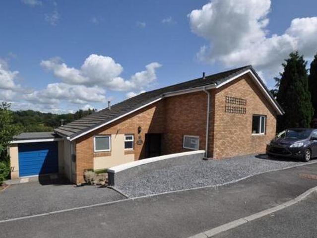 Bron Y Glyn Estate, Bronwydd Arms, 5 Bedroom House