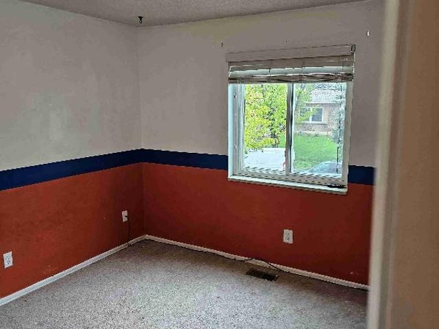 Broncos lovers 2nd bed Room for rent with all uti