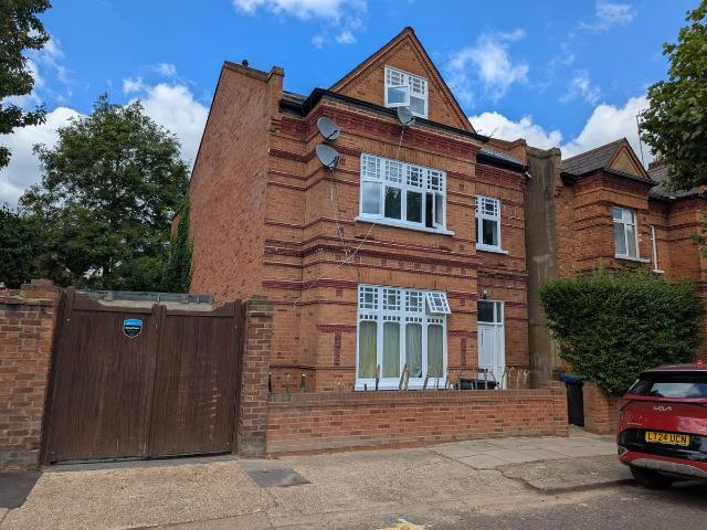 Brondesbury Villas, London NW6, 2 bed flat to rent, £2,500 pcm | PrimeLocation