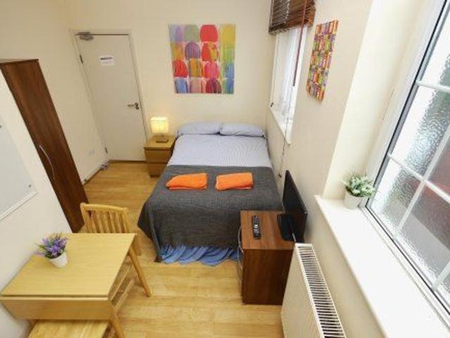 Brondesbury Park, London, Greater London NW6, Room to rent, £1,248 pppm | PrimeLocation