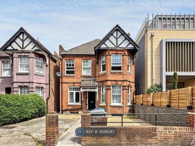 Brondesbury Park, London NW2, 2 bed flat to rent, £1,795 pcm | PrimeLocation