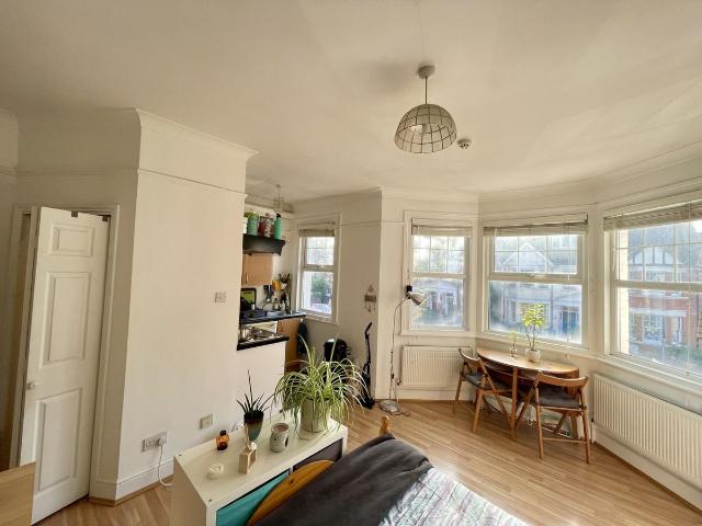 Brondesbury Park, London NW2, Studio to rent, £1,300 pcm | PrimeLocation