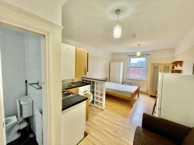 Brondesbury Park, London NW2, Studio to rent, £1,387 pcm | PrimeLocation
