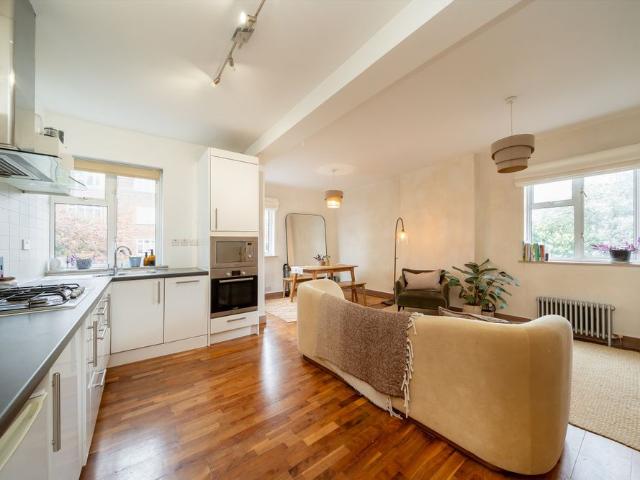 Brondesbury Park, Queen's Park, NW6, London