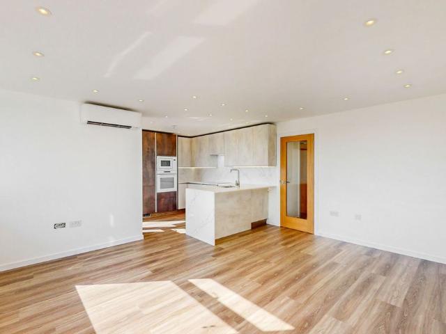 The Oaks, London NW6, 3 bed flat to rent, £3,500 pcm | PrimeLocation