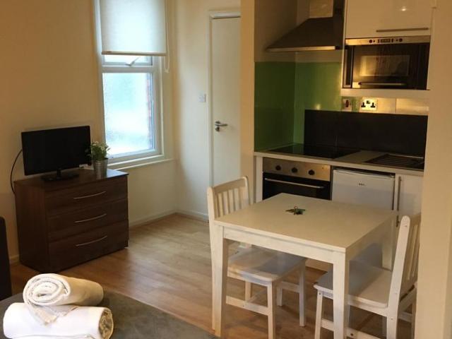 Brondesbury Park, Willesden Green NW6, Studio to rent, £1,350 pcm | PrimeLocation