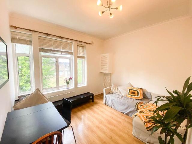 Brondesbury Road, Kilburn, London NW6, 3 bed flat to rent, £2,750 pcm | PrimeLocation