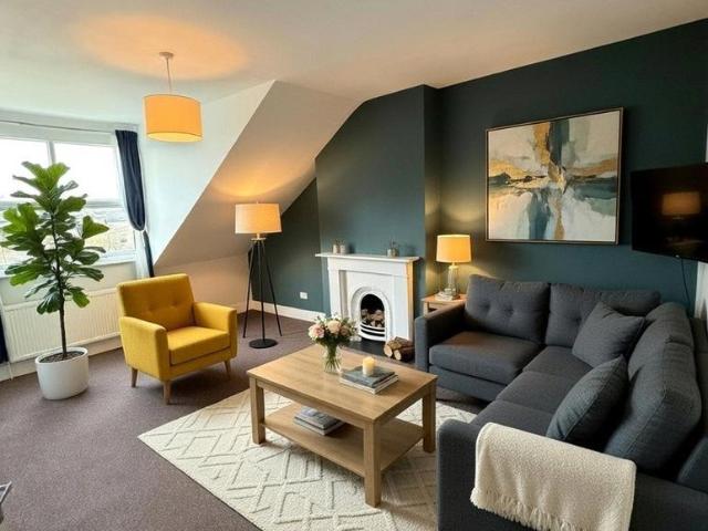 Brondesbury Road, London, NW6 2 bed apartment to rent £2,200 pcm £508 pw