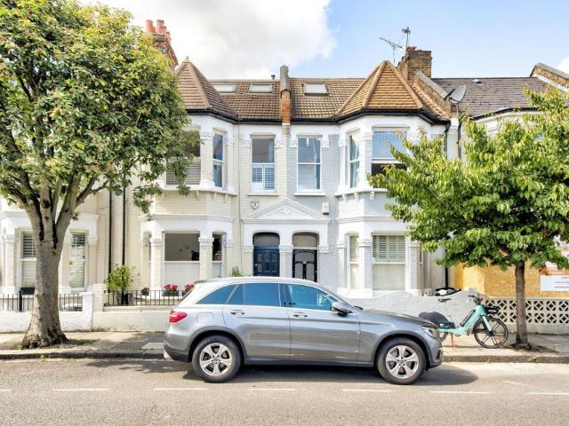 Bronsart Road, Fulham, London, SW6 2 bed flat to rent £3,770 pcm £870 pw
