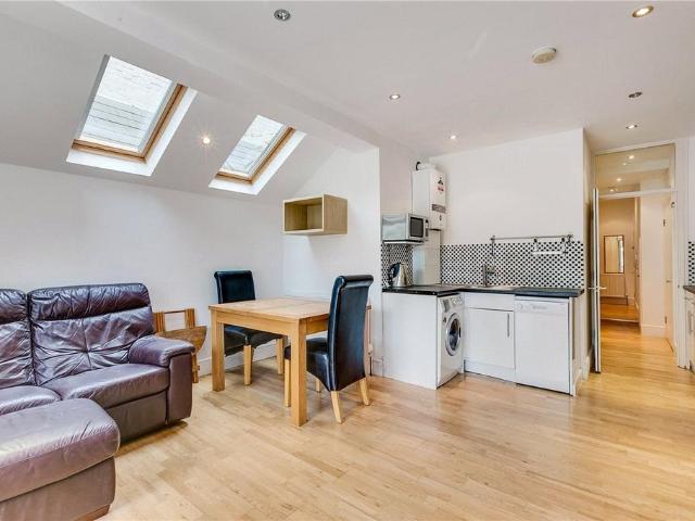 Bronsart Road, London, SW6 2 bed apartment to rent £2,500 pcm £577 pw