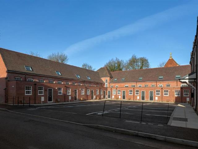 Bronte Close, Rugby 2 bed townhouse to rent £1,195 pcm £276 pw
