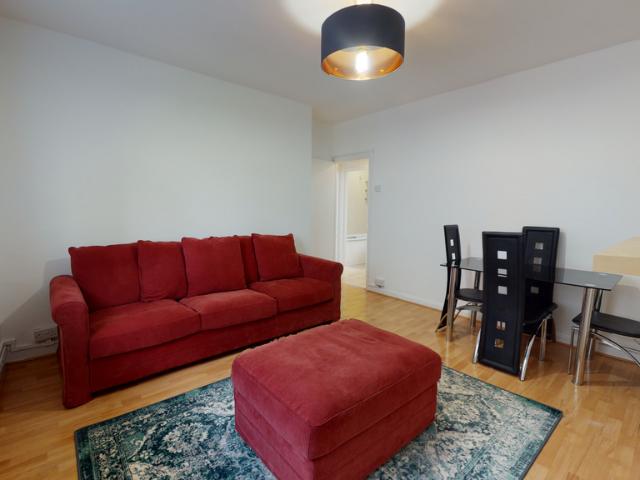 Bronte House, Poynders Gardens. 2 bed apartment to rent £1,800 pcm £415 pw