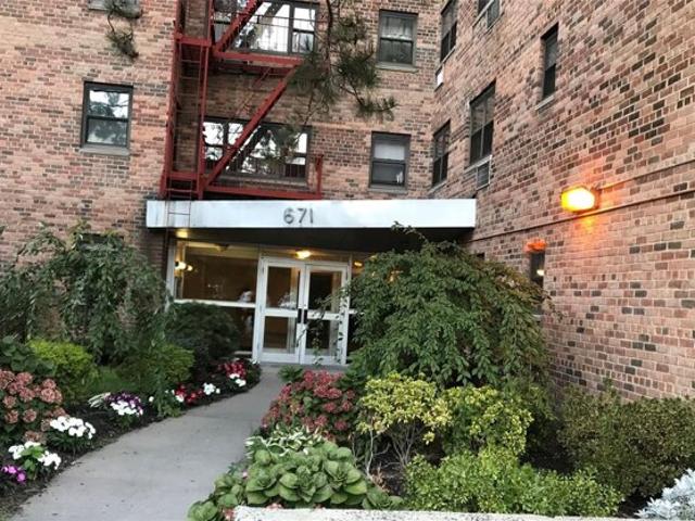 Bronx River Rd Apt G, Yonkers, Property For Sale