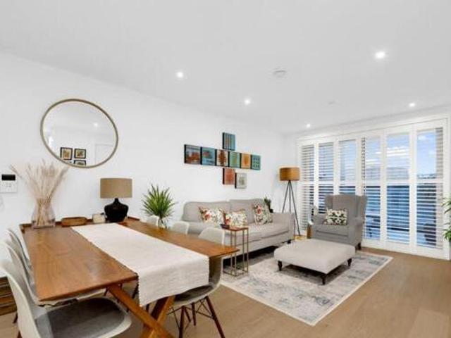 Bronze Building, Buckhold Road, 2 Bedroom Flat