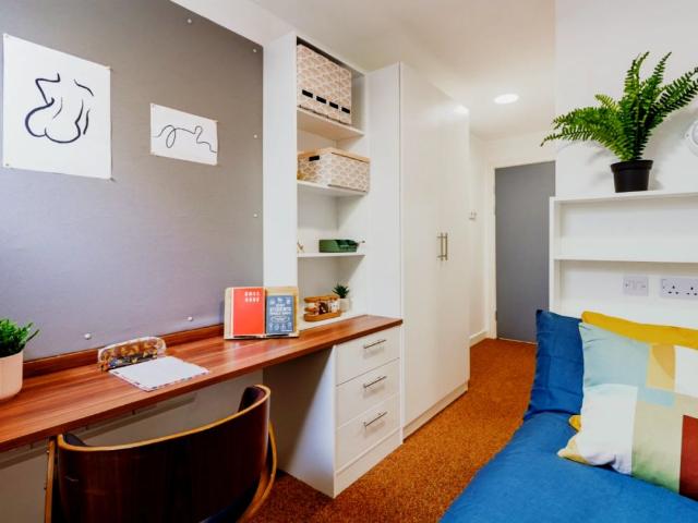 Bronze En Suite