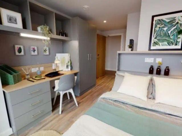 Bronze En Suite 2627