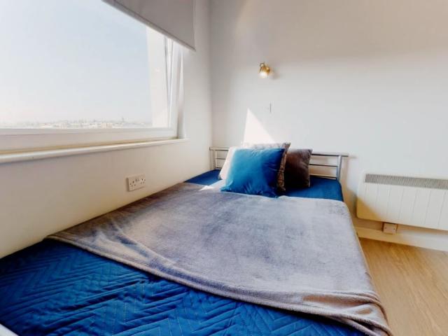Bronze En Suite