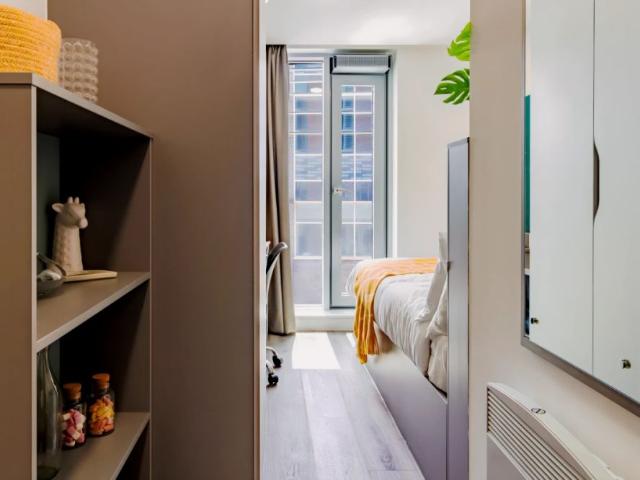 Bronze En Suite