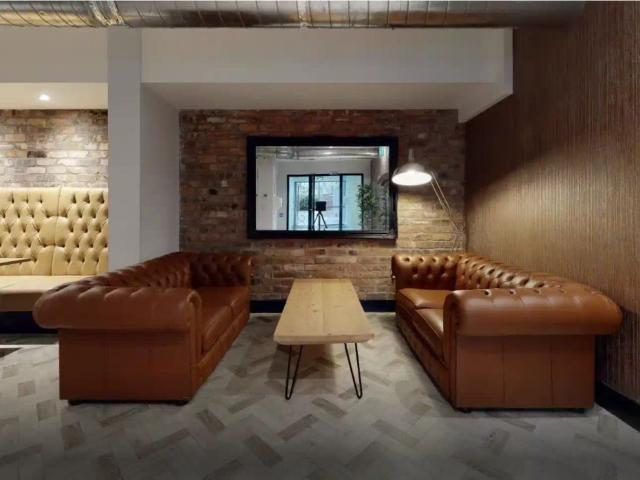 Bronze En Suite