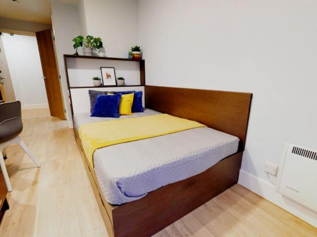 Bronze En Suite