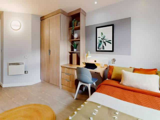 Bronze En Suite
