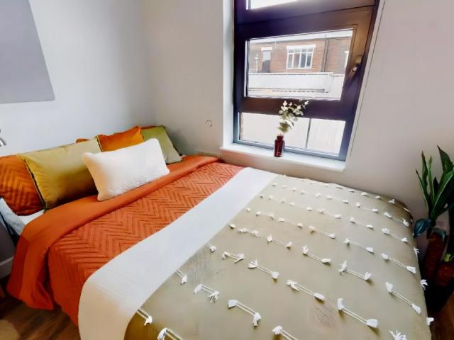 Bronze En Suite