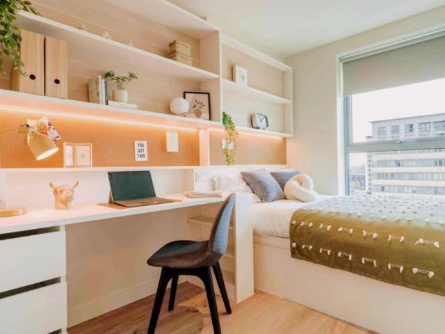 Bronze En Suite
