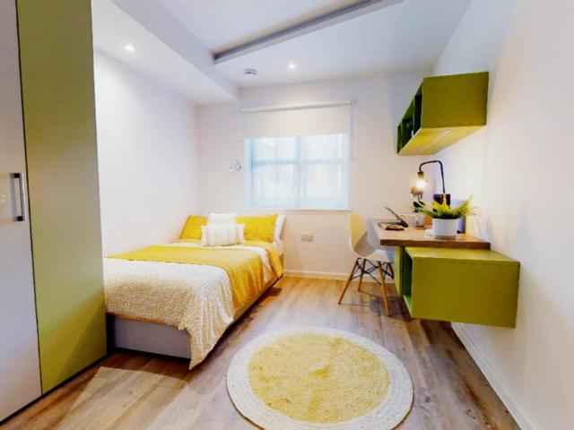 Bronze En Suite