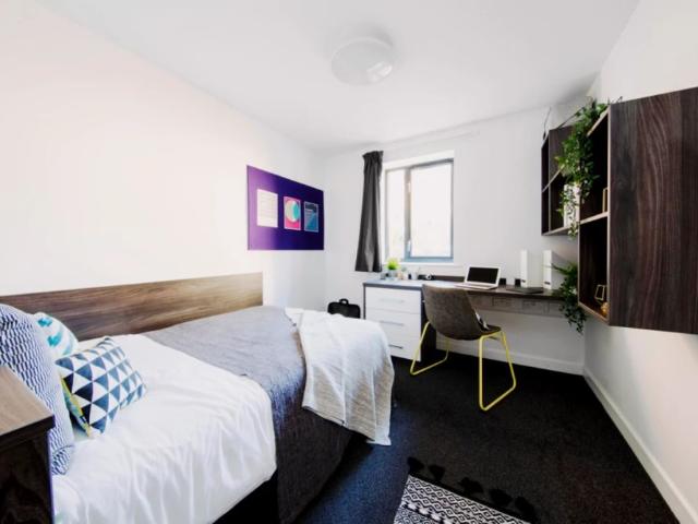 Bronze En Suite