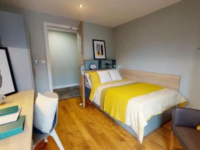 Bronze En Suite