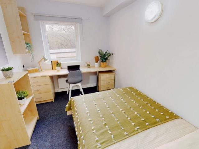Bronze En Suite