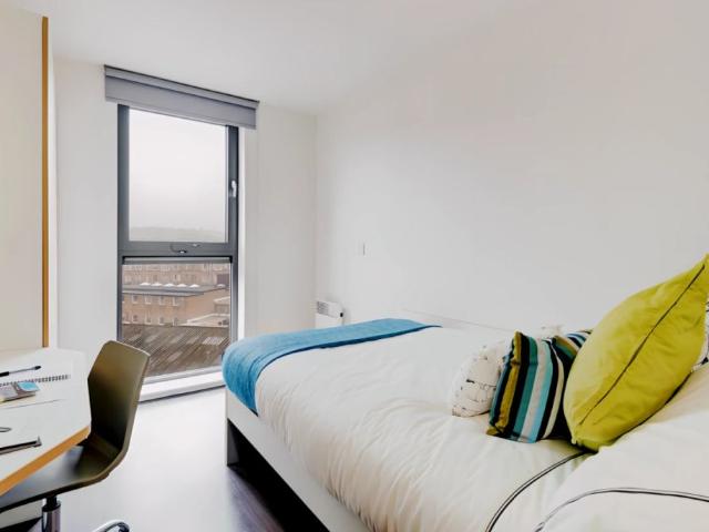 Bronze En Suite