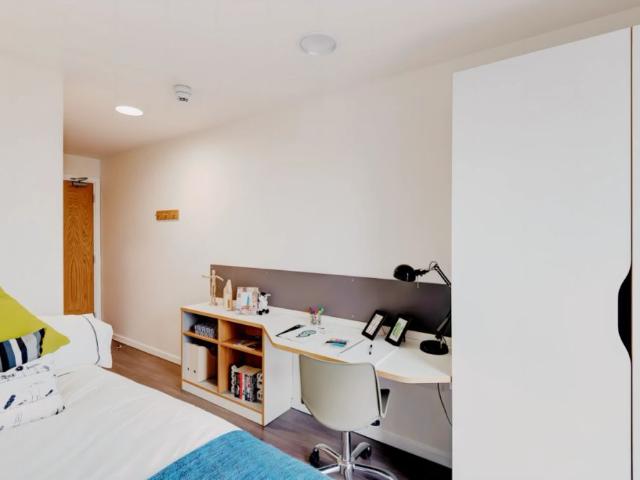 Bronze En Suite