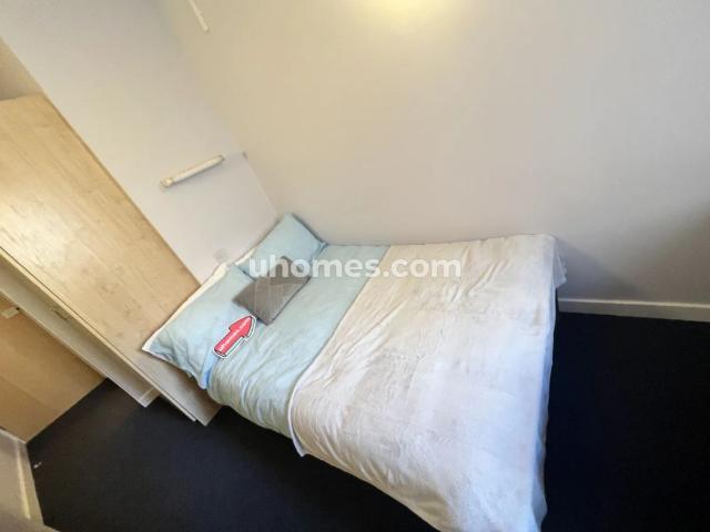 Bronze En Suite