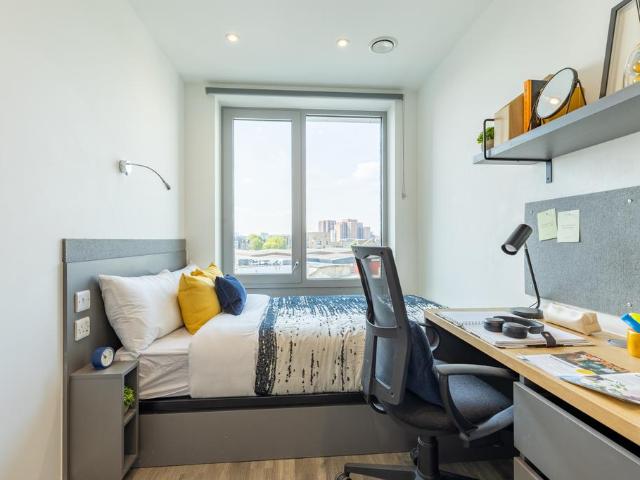 Bronze En Suite at Great Court, 78. 1 bed private hall to rent £1,387 pcm £320 pw