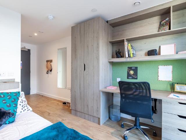 Bronze En Suite at Pavilion Point. 1 bed private hall to rent £1,040 pcm £240 pw