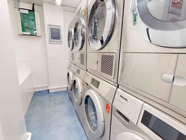 Bronze En Suite F Has an Apartment