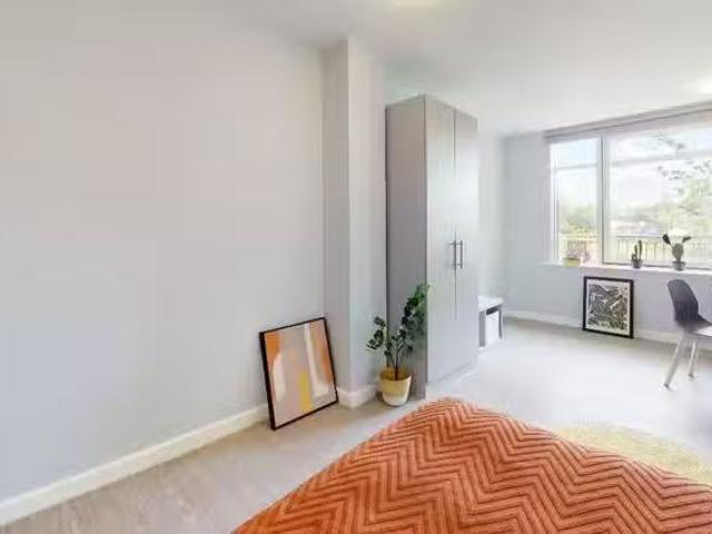 Bronze En Suite Plus