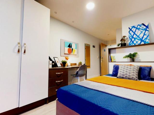 Bronze En Suite Plus