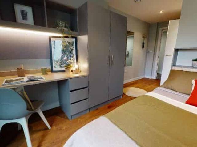 Bronze En Suite Plus