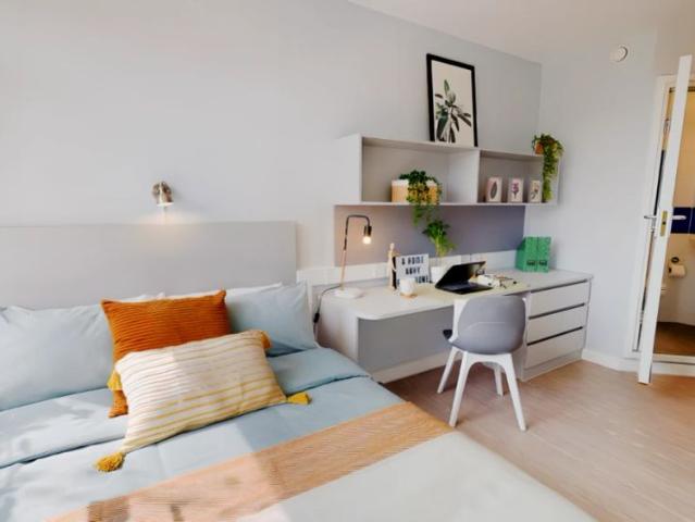 Bronze En Suite Plus
